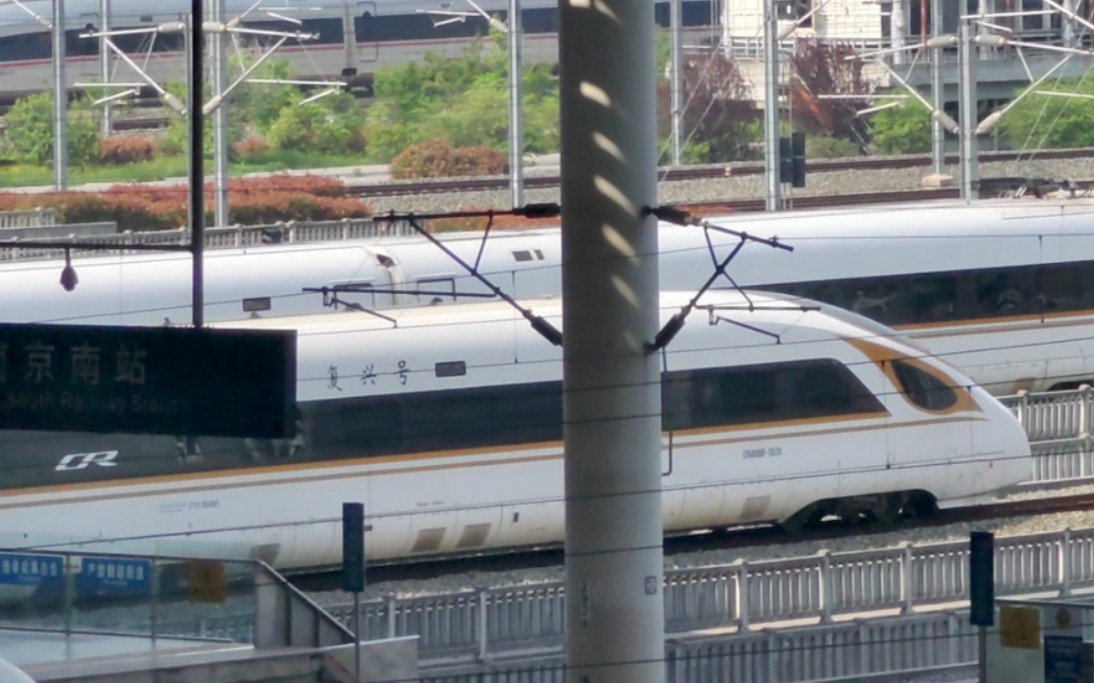 ...温州南开往合肥南的G7662次与上海虹桥开往北京南的G138次列车...