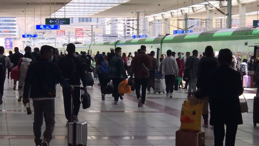 2022年4月16日下午1点25分西藏拉萨火车站动车往林芝方向旅客实播