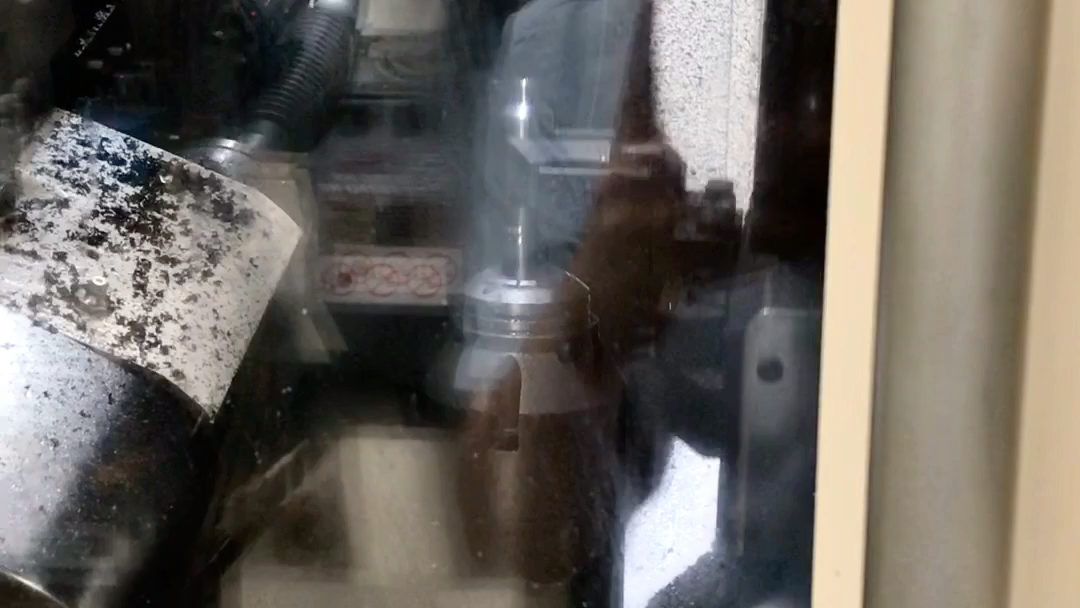 滚齿机加工汽车转向器齿轮轴