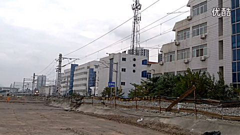 部分变绿的客车K768次【汉中—广州】列车出汉中站