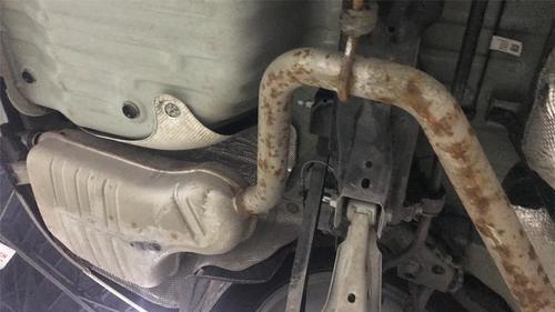 汽车排气管发黑,需要清洗换件吗?老师傅教你解决