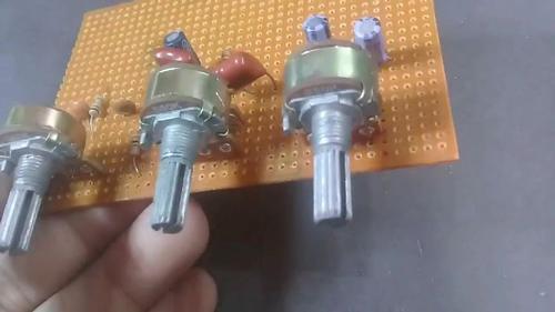 带PF控制器的DIY超大声重低音电路,使用PF电容器