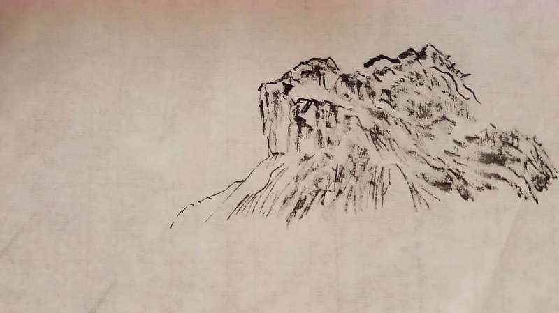国画入门:积墨法画山峰,墨色要有变化