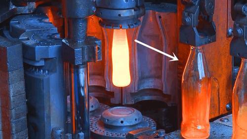 玻璃瓶原来是这样制造的,长见识了