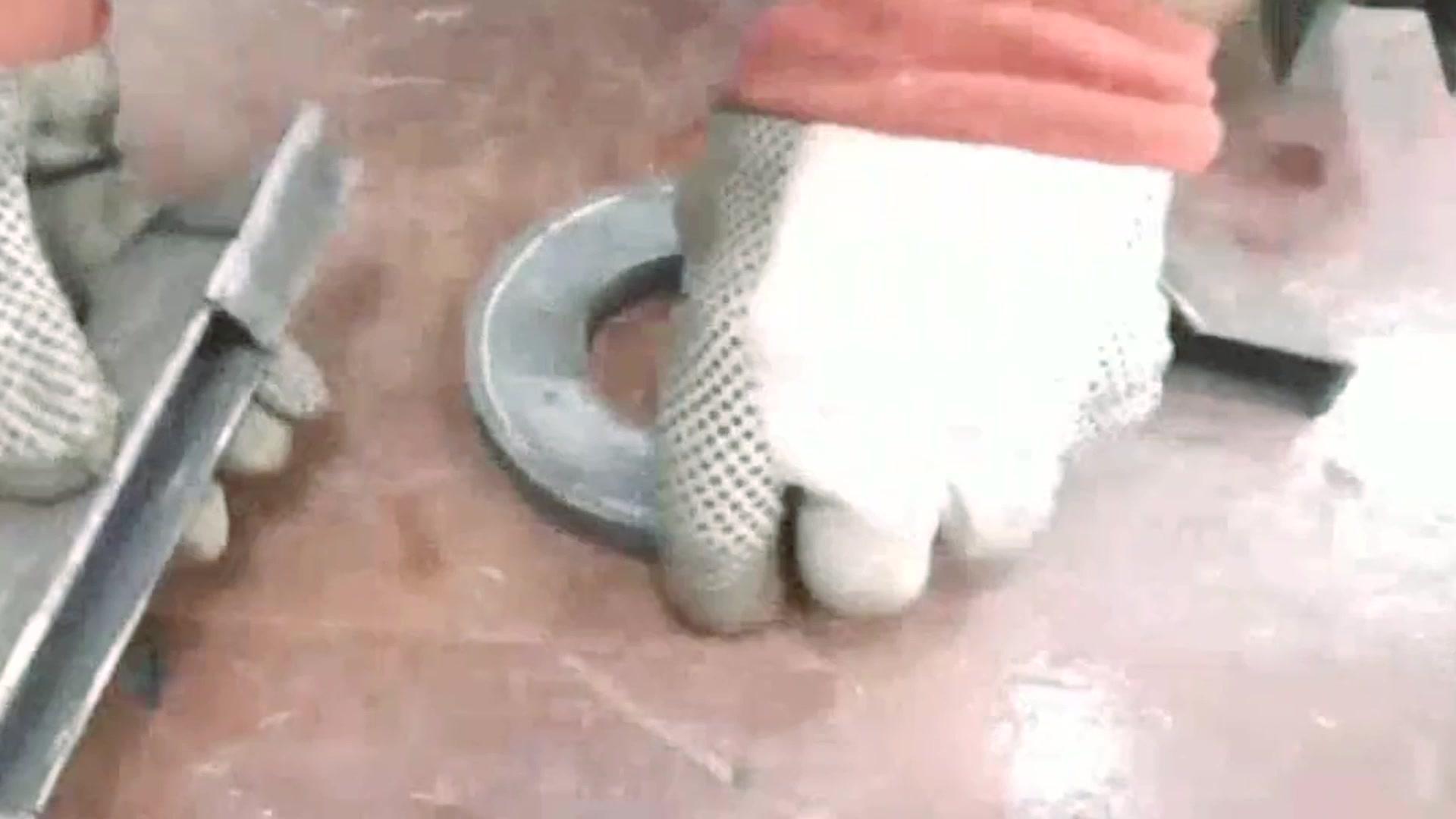 小伙发明了一件焊接直角的工具,使用后效率提高一倍,简直是服了