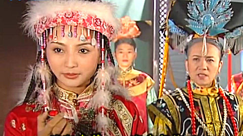 还珠格格:老佛爷叫香妃自杀,看到香妃喝鹤顶红的样子,感觉跟喝水一样