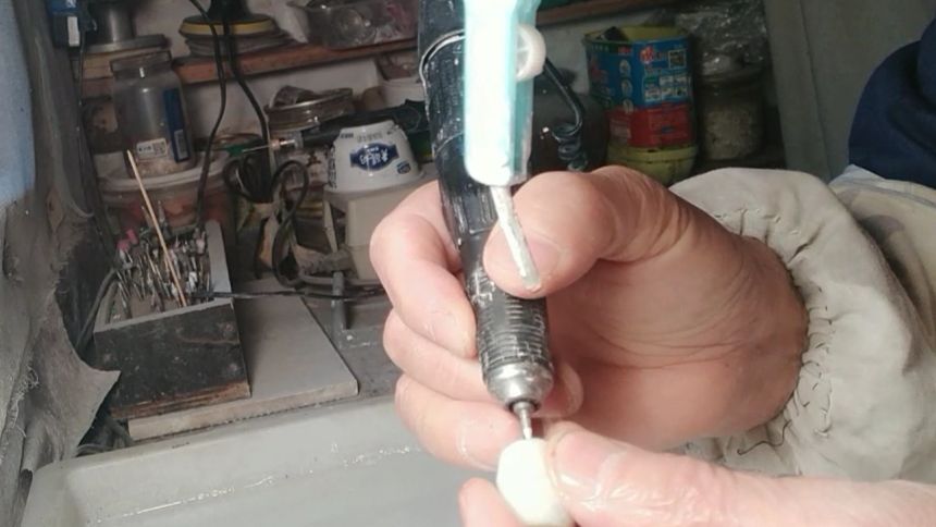 玉石桶珠打孔实际操作3