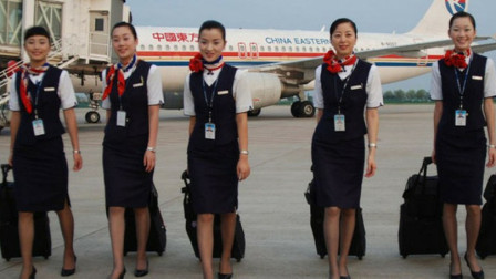 空姐系的丝巾有什么作用?听完空姐介绍后,马上恍然大悟了!