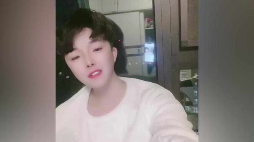 他们都这样说:不管你变成怎么样,我总是能从人群中一眼认出你