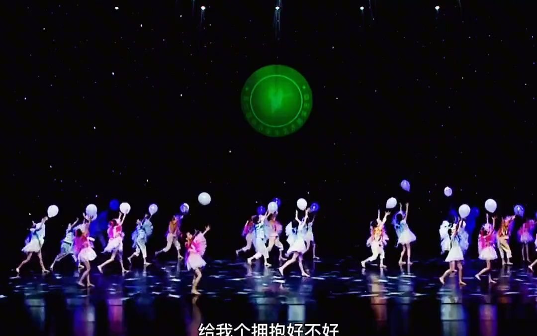 ...毕业班主题舞蹈《还能孩子多久》男女同台,全班深情演绎,简单易学 ...