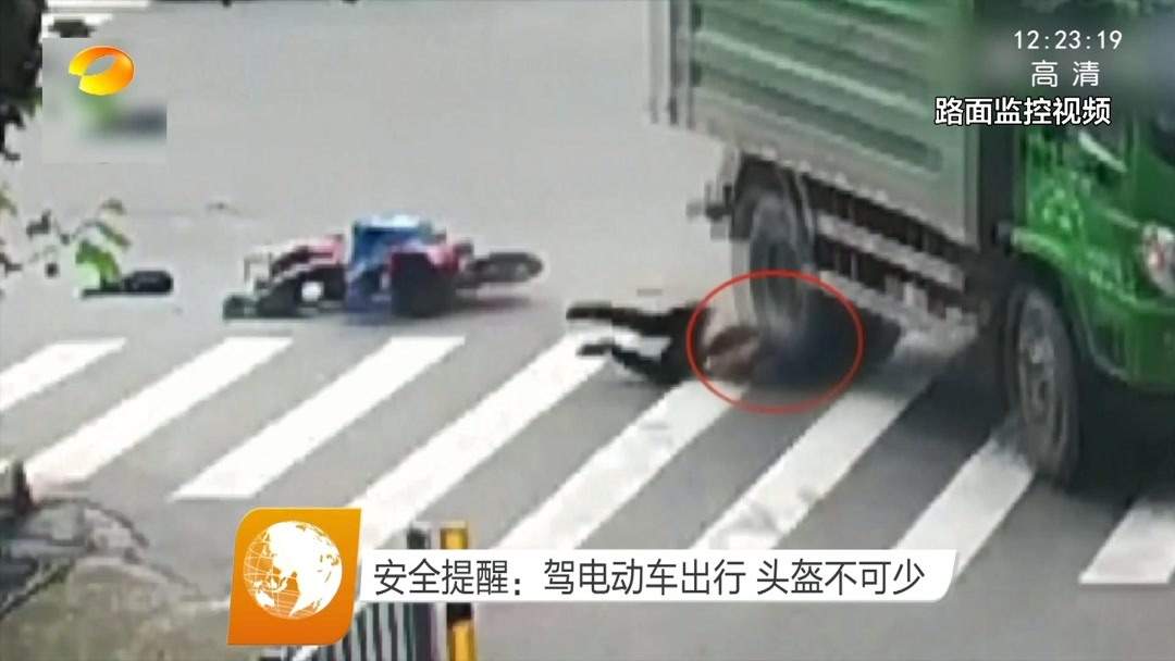 安全提醒:驾电动车出行头盔不可少
