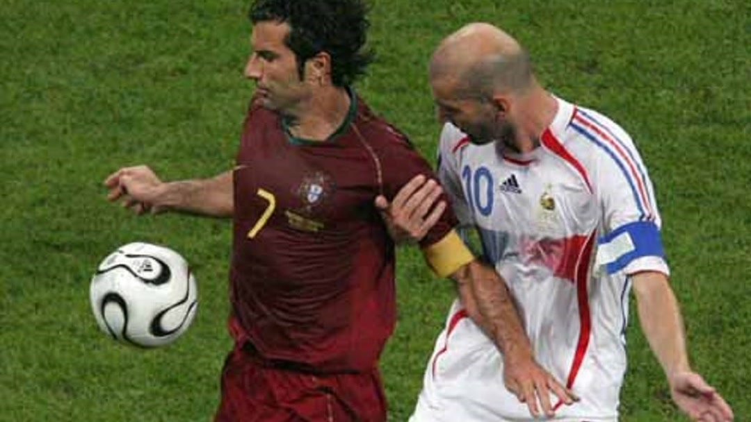 菲戈最后一场世界杯,C罗第一场世界杯,却沦为齐达内的背景帝