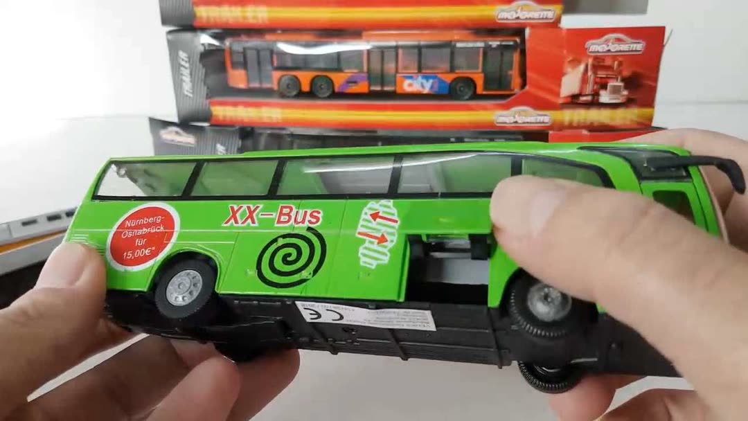 超大儿童玩具公交车模型展示