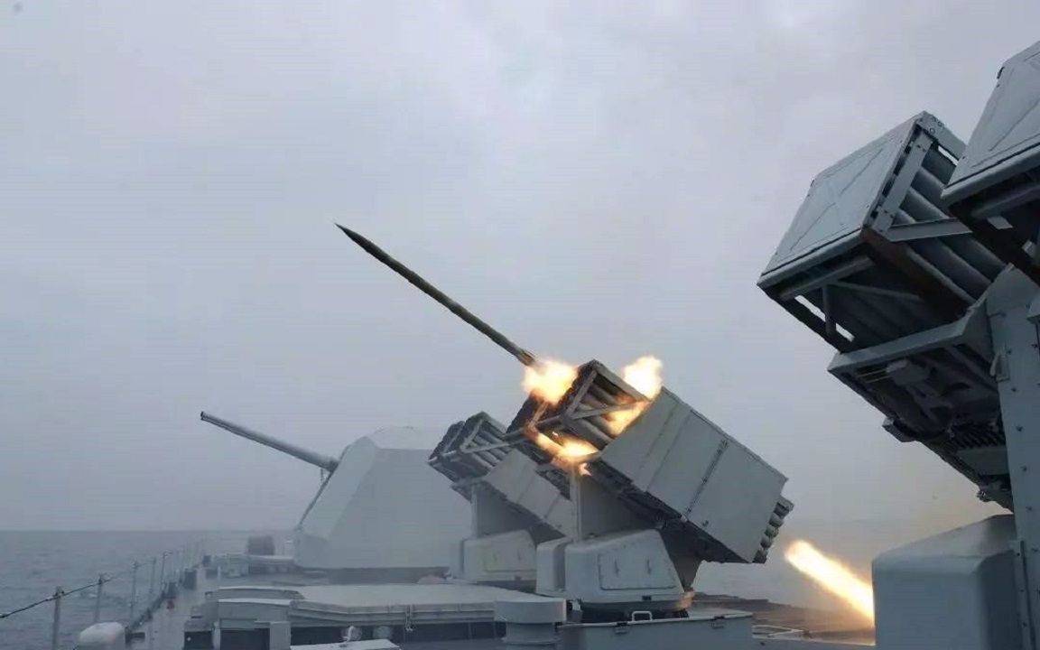 我国海军中最特别的一艘军舰,能在40秒内发射出250枚火箭弹