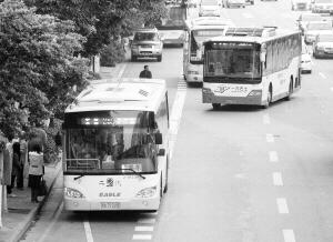 ...行人和其他车辆的动向有足够的预见性。例如你经过一辆停在路边的...