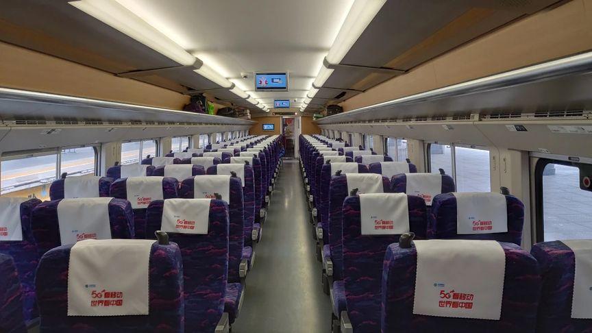 复工第三日,实拍重庆到成都C6004趟列车,几乎无旅客