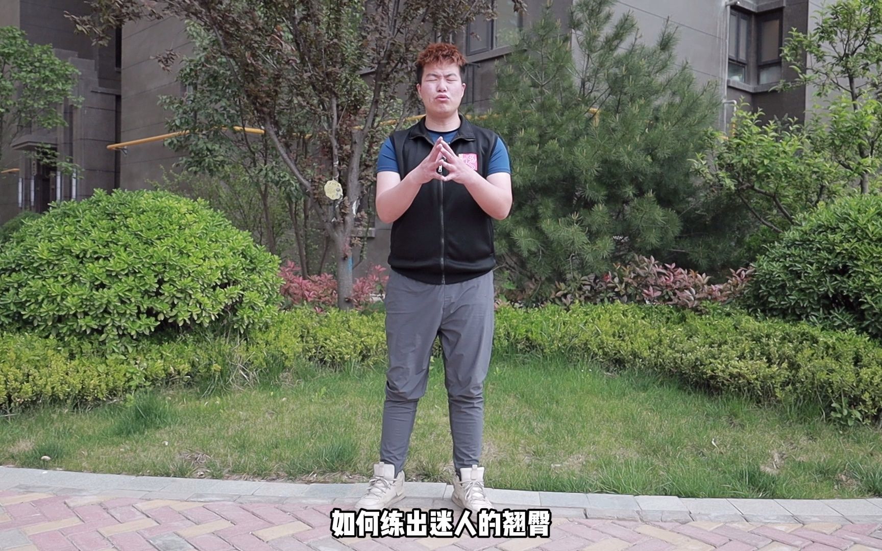 1个专门练臀动作,每天左右抬45次,你会发现臀翘了,腿也细了