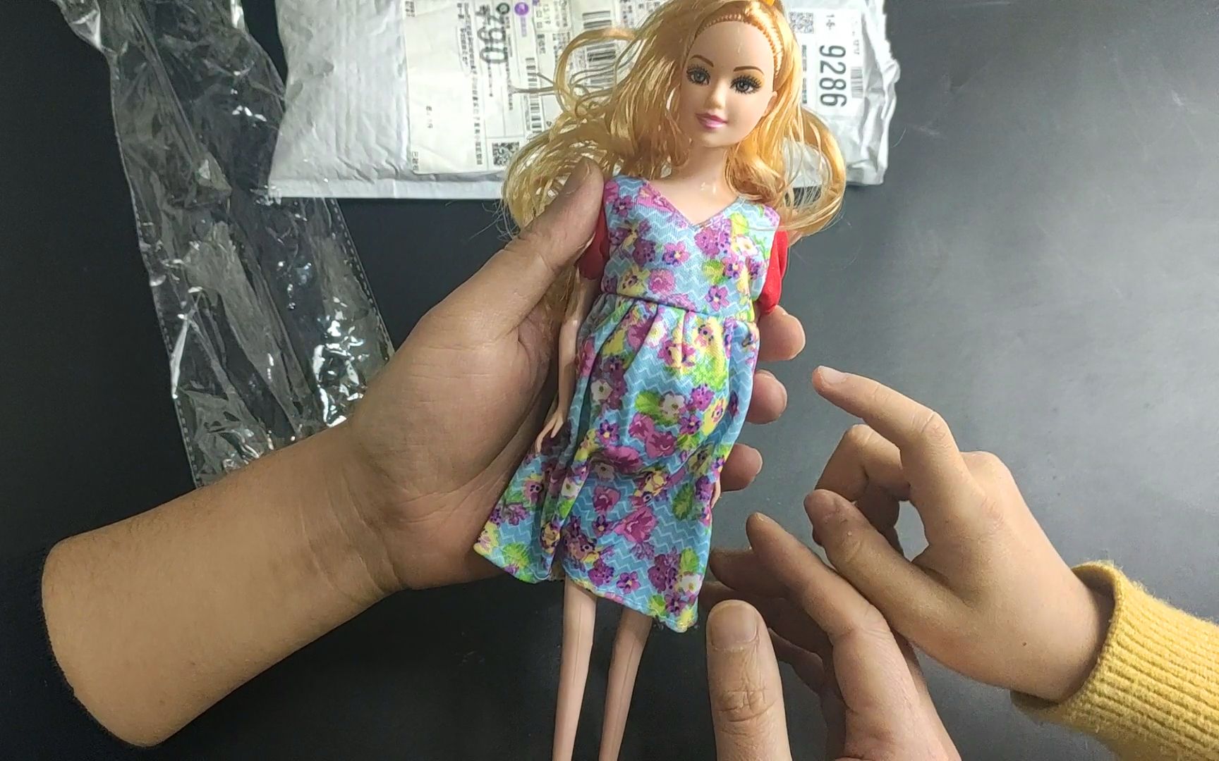 孕妇芭比太皮了,看到肚皮的那一刻有点懵,上面纹个猪是啥意思?