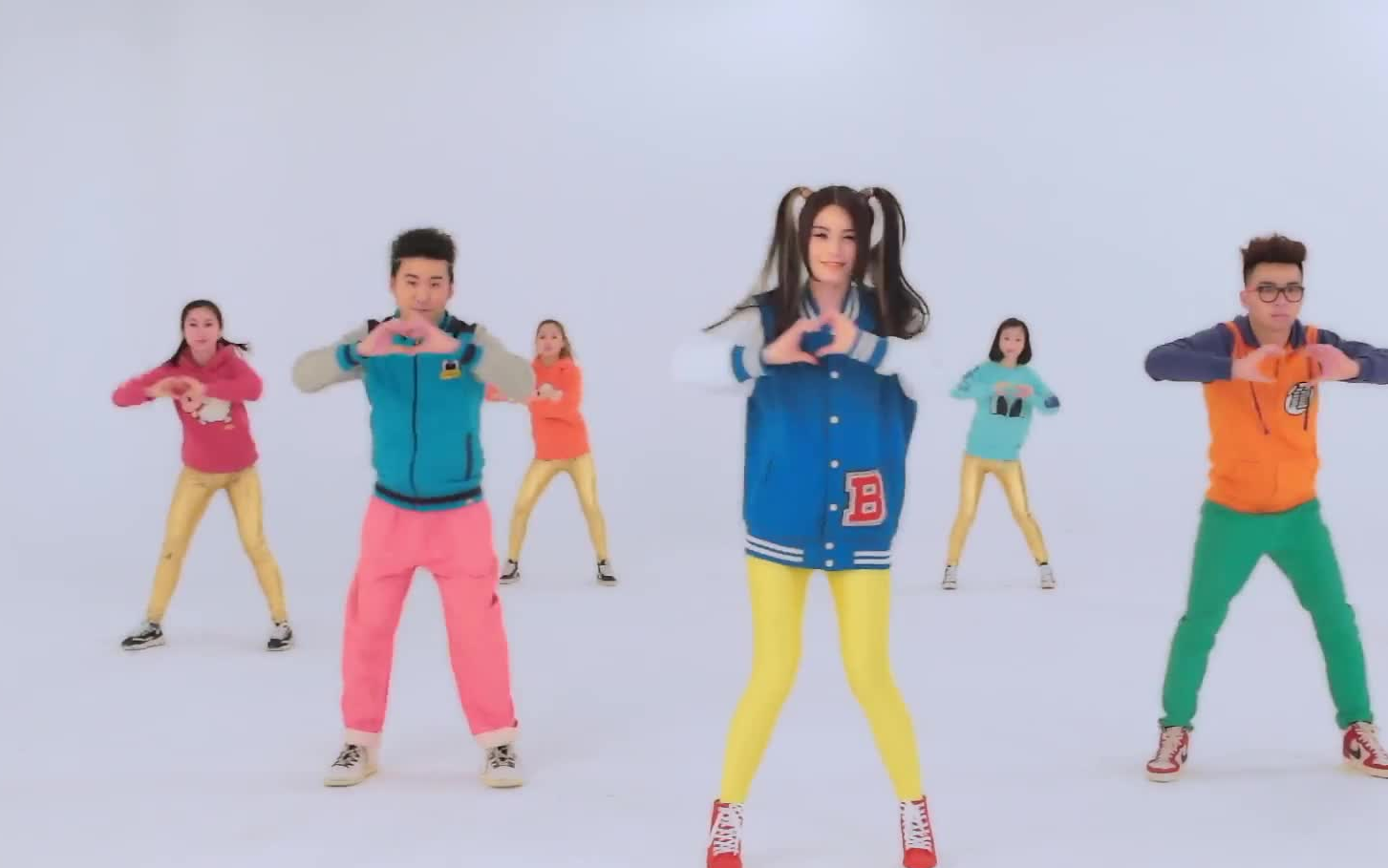 小爱与花儿乐队 - 小飞机MV[官方完整版]