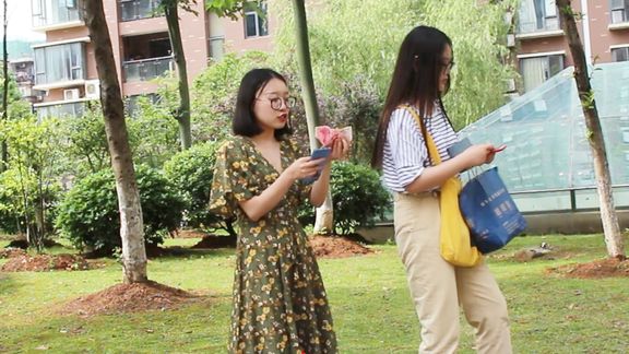 街边百分百中奖骗局揭秘,看见这种人绕道走,已有多人中招!