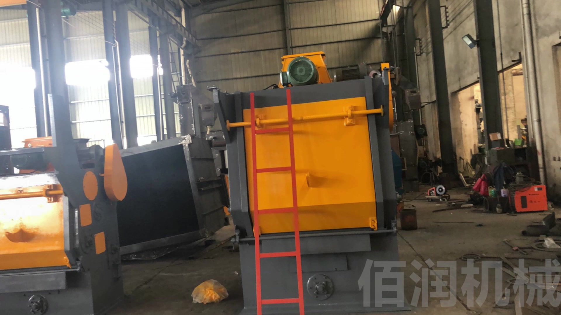q3210履带式抛丸机全自动上下料清理机--盐城佰润厂家定制
