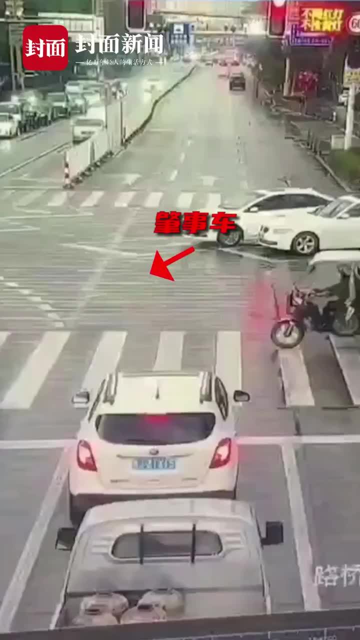 监拍!台州一特斯拉路口狂奔连撞两车致2死1伤