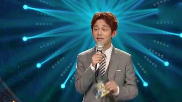 46岁何炅私密行程表刷屏,百万网友震惊:怪不得你能红25年!