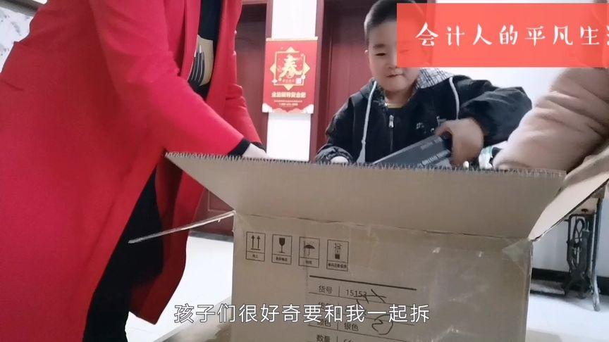 刘会计帮兼职单位买了装订机,回老家急忙拆开,连夜来装订凭证