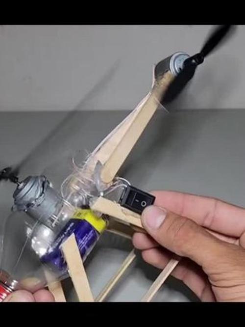 如何用塑料瓶制作迷你电动直升飞机模子
