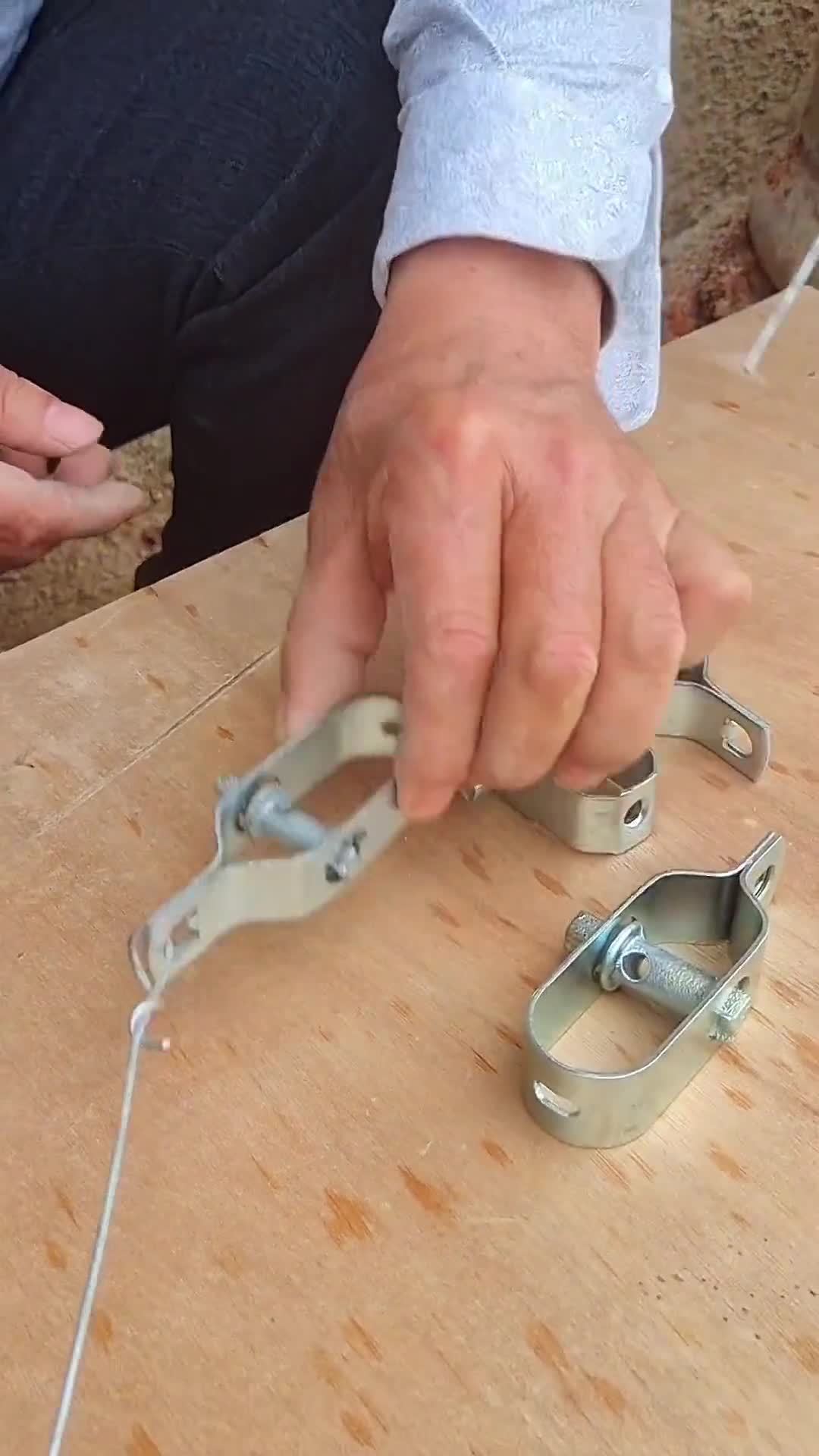 ...可以用于果园大棚葡萄架等种植紧线用 #大棚紧线器 #大棚搭建 #果园...