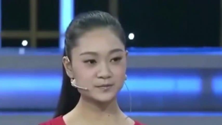 非你莫属:美女穿裙子来求职,被女老板怒怼:职场不相信大腿的