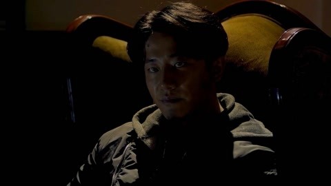 毒枭安排小弟去顶罪,没想到人家逃脱还找上门报复!