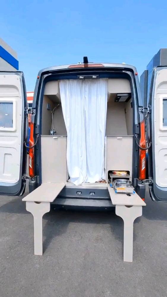 厨房加强后的后厨卫房车