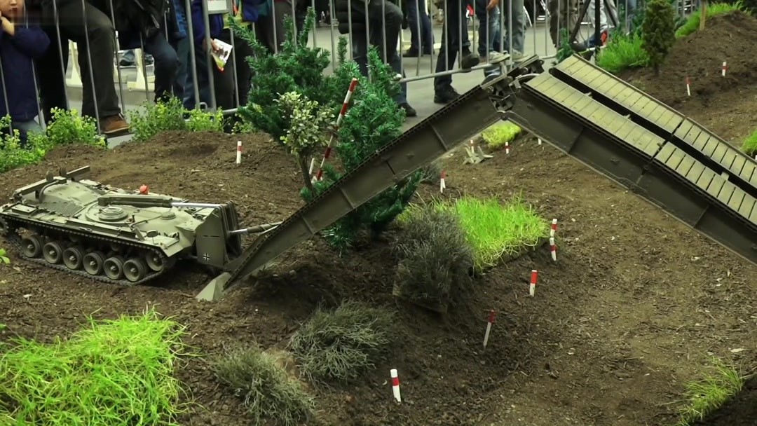 叹为观止的 RC 遥控军用模型车辆