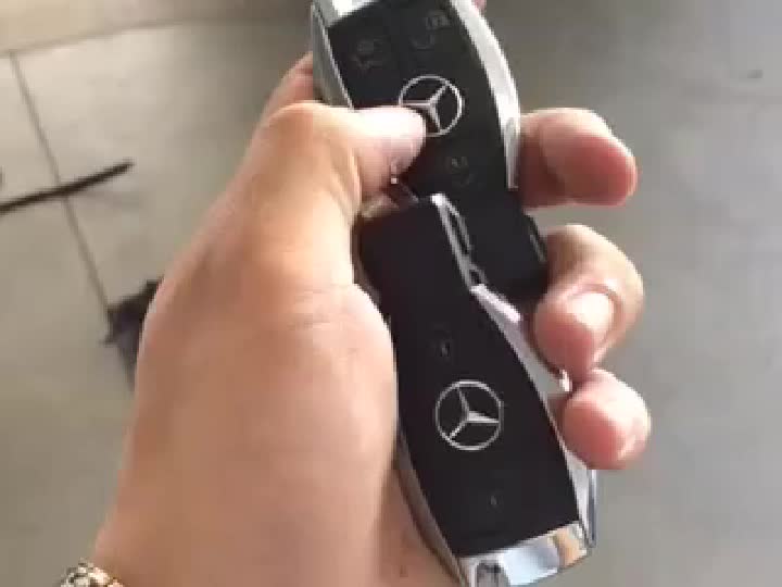 原厂电动尾门,一键搞掂,方便实用