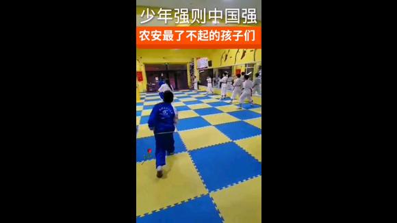 寒假了孩子们别忘记锻炼身体啊