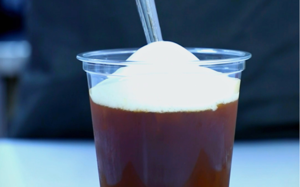 分解创意特调泡沫茶云的奶油枪打发技巧
