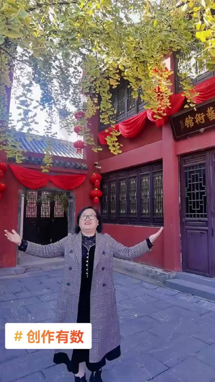 #创作有数 @巨量算数 #祈福 城隍庙银杏树下,清国清城集团...