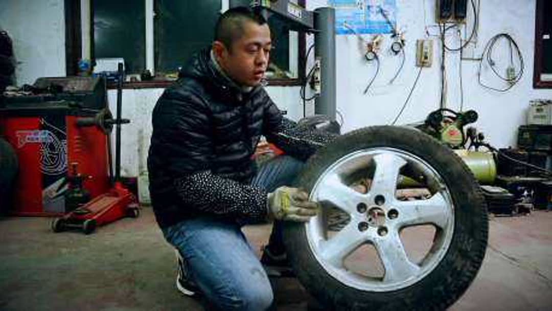 不小心把轮毂蹭了一下,像这种情况还能修复吗,有没有安全隐患