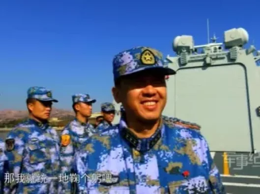 也门撤侨亲历者3年后再次登舰, 现场泪崩