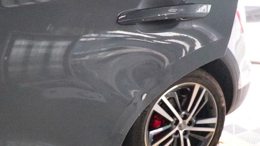 奥迪Q5车门凹陷修复,北京顶好凹陷修复