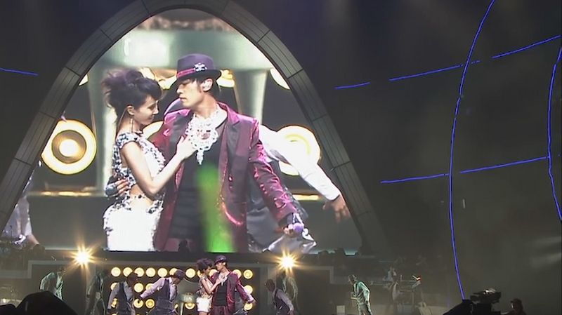 当蔡依林出现在演唱会舞台,向周杰伦走去的瞬间,这是我们的青春