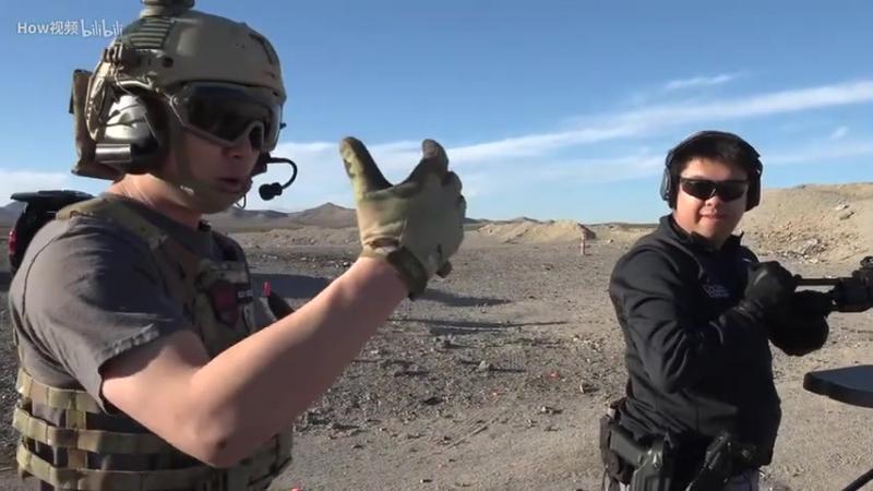 如何正确使用M249重型机枪?美国专业枪械教练为您详细讲解示范!