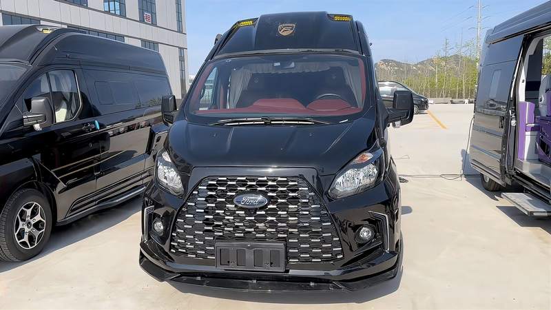 客户定制版的黑骑士三代商旅房车,是一款居家两用车型,你喜欢吗