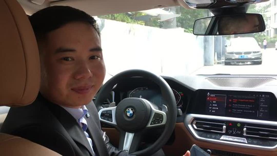 你要的安卓手机投屏教程来了，教你怎么用宝马的车载大屏看大片