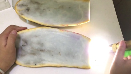 13风魔翡翠原石赌石每日一石视频:木那红皮全赌料切开的结果