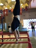危险动作请勿模仿。小助手