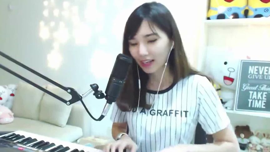 经典再现,美女翻唱《还珠格格》片头曲,熟悉的音乐仿佛回到童年