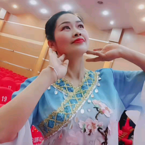 娅娅（民歌手）向利娅 