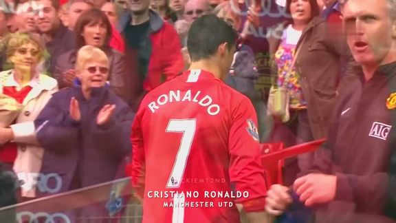 愤怒值爆表,当足球巨星被换下场